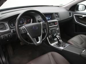 Black Volvo V60 2015 in Vilnius, with an engine capacity of 2.00 L and mileage of 185 thousand km for 9199 €, photo 17 on AUTOMOTO.COM.LV