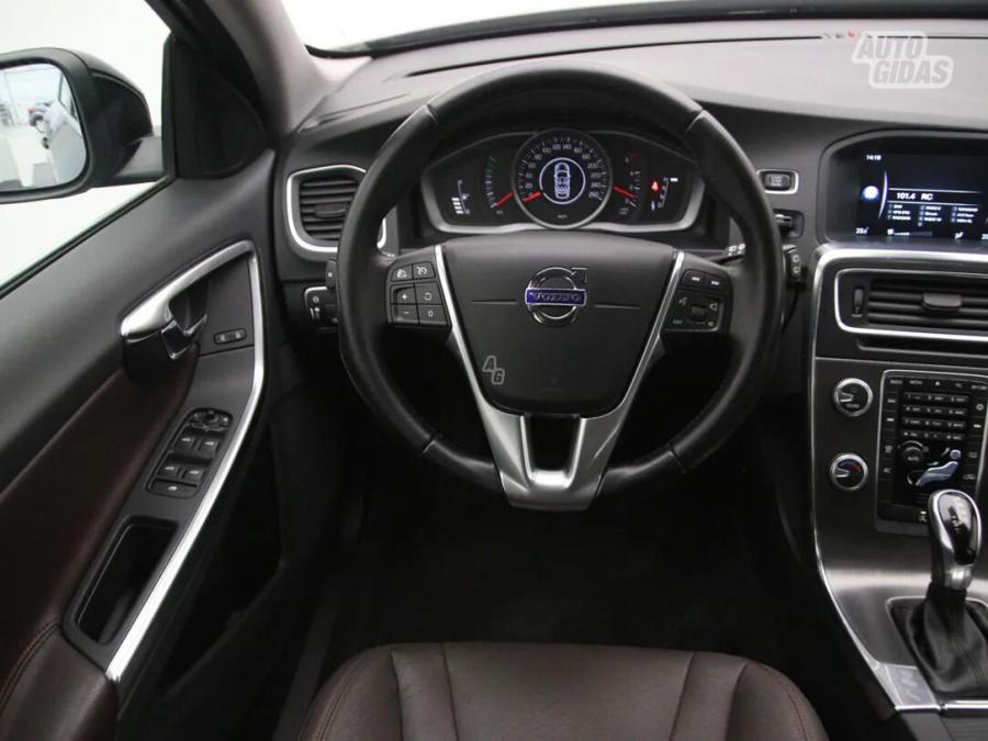 Black Volvo V60 2015 in Vilnius, with an engine capacity of 2.00 L and mileage of 185 thousand km for 9199 €, photo 18 on AUTOMOTO.COM.LV