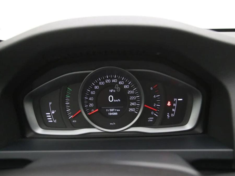 Black Volvo V60 2015 in Vilnius, with an engine capacity of 2.00 L and mileage of 185 thousand km for 9199 €, photo 20 on AUTOMOTO.COM.LV