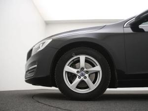 Black Volvo V60 2015 in Vilnius, with an engine capacity of 2.00 L and mileage of 185 thousand km for 9199 €, photo 29 on AUTOMOTO.COM.LV