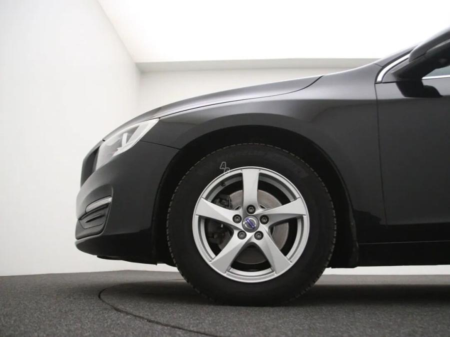 Black Volvo V60 2015 in Vilnius, with an engine capacity of 2.00 L and mileage of 185 thousand km for 9199 €, photo 29 on AUTOMOTO.COM.LV