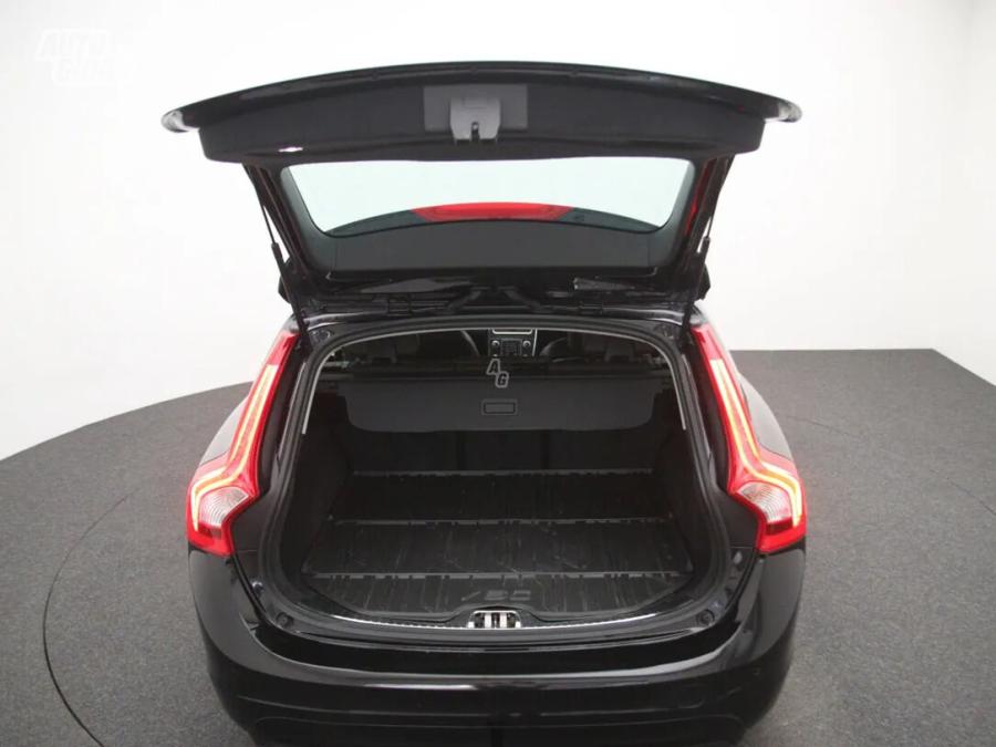 Black Volvo V60 2015 in Vilnius, with an engine capacity of 2.00 L and mileage of 185 thousand km for 9199 €, photo 33 on AUTOMOTO.COM.LV