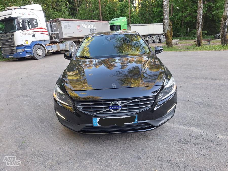 Black Volvo V60 2015 in Taurage, with an engine capacity of 2.00 L and mileage of 215 thousand km for 6699 €, photo 3 on AUTOMOTO.COM.LV