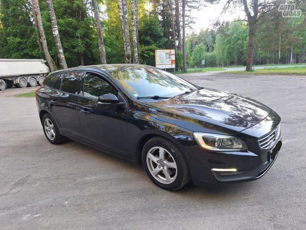 Black Volvo V60 2015 in Taurage, with an engine capacity of 2.00 L and mileage of 215 thousand km for 6699 €, photo 3 on AUTOMOTO.COM.LV
