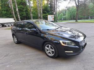 Black Volvo V60 2015 in Taurage, with an engine capacity of 2.00 L and mileage of 215 thousand km for 6699 €, photo 4 on AUTOMOTO.COM.LV
