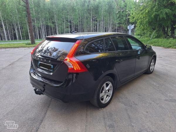 Black Volvo V60 2015 in Taurage, with an engine capacity of 2.00 L and mileage of 215 thousand km for 6699 €, photo 4 on AUTOMOTO.COM.LV