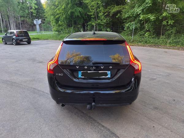Black Volvo V60 2015 in Taurage, with an engine capacity of 2.00 L and mileage of 215 thousand km for 6699 €, photo 5 on AUTOMOTO.COM.LV
