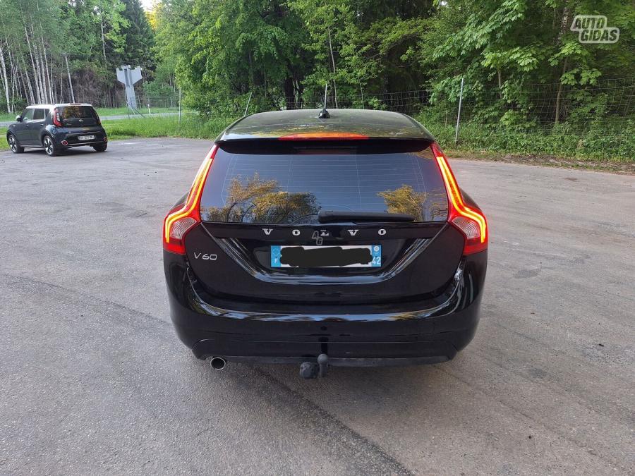 Black Volvo V60 2015 in Taurage, with an engine capacity of 2.00 L and mileage of 215 thousand km for 6699 €, photo 6 on AUTOMOTO.COM.LV