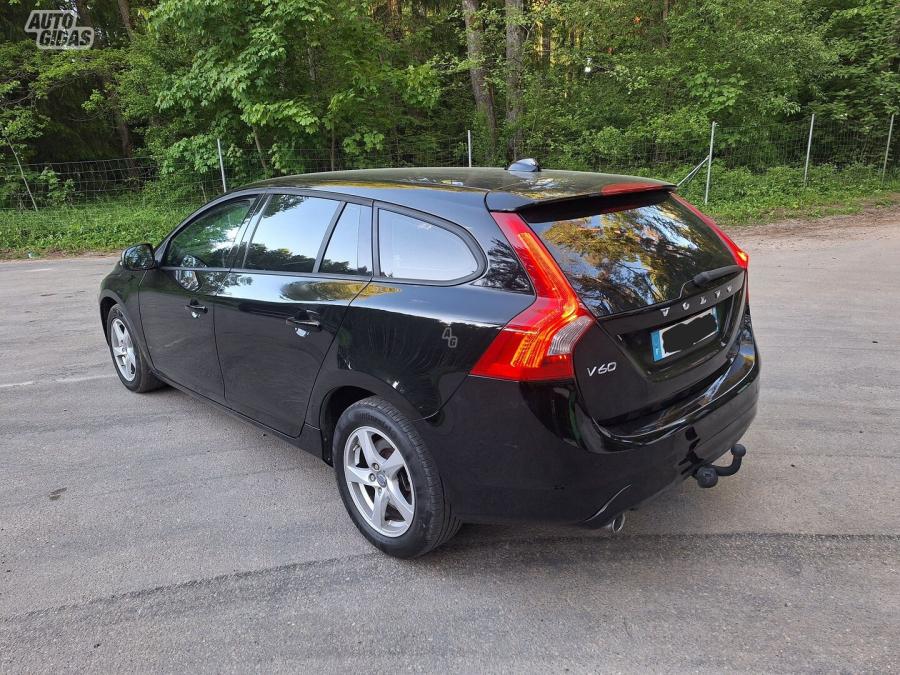 Black Volvo V60 2015 in Taurage, with an engine capacity of 2.00 L and mileage of 215 thousand km for 6699 €, photo 7 on AUTOMOTO.COM.LV