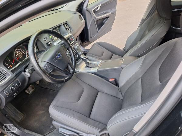 Black Volvo V60 2015 in Taurage, with an engine capacity of 2.00 L and mileage of 215 thousand km for 6699 €, photo 7 on AUTOMOTO.COM.LV