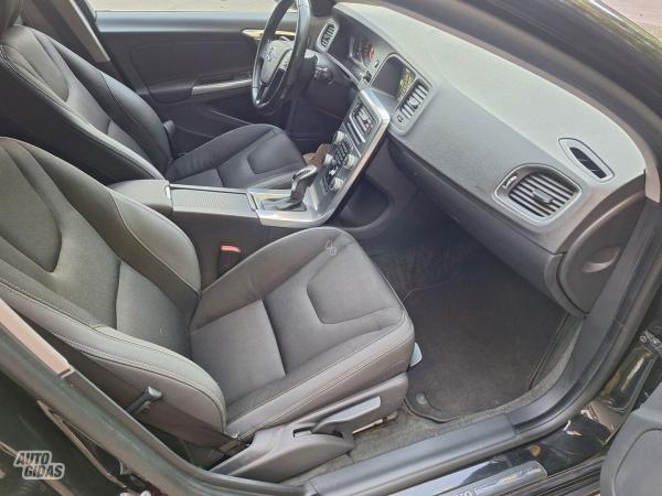 Black Volvo V60 2015 in Taurage, with an engine capacity of 2.00 L and mileage of 215 thousand km for 6699 €, photo 8 on AUTOMOTO.COM.LV