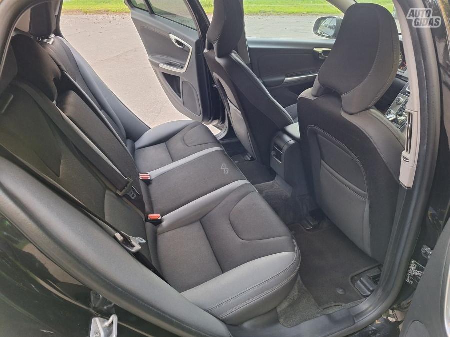 Black Volvo V60 2015 in Taurage, with an engine capacity of 2.00 L and mileage of 215 thousand km for 6699 €, photo 10 on AUTOMOTO.COM.LV