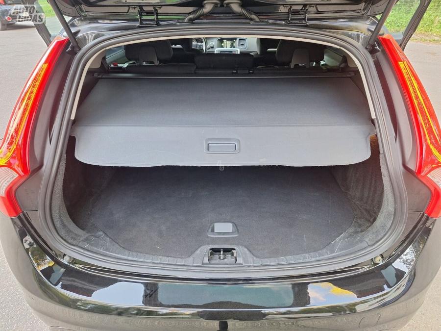 Black Volvo V60 2015 in Taurage, with an engine capacity of 2.00 L and mileage of 215 thousand km for 6699 €, photo 12 on AUTOMOTO.COM.LV