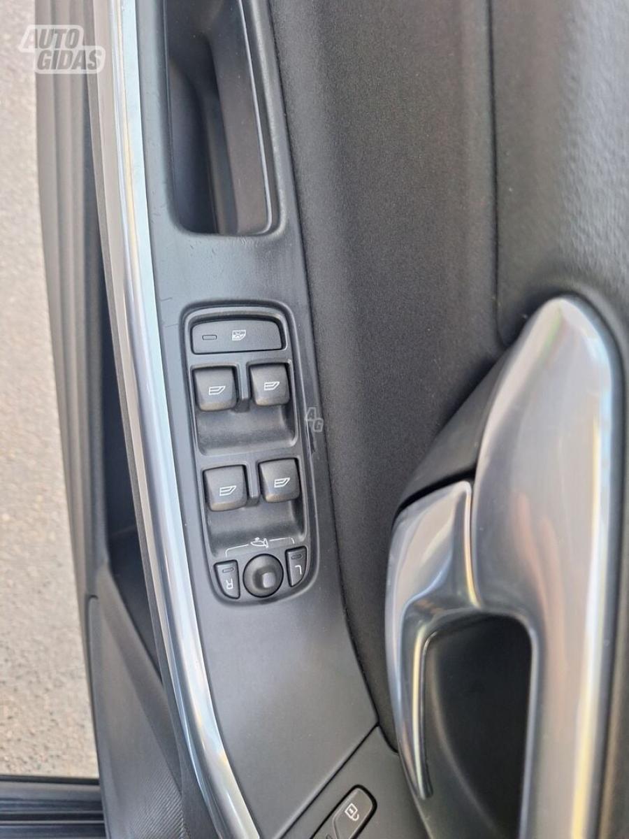 Black Volvo V60 2015 in Taurage, with an engine capacity of 2.00 L and mileage of 215 thousand km for 6699 €, photo 15 on AUTOMOTO.COM.LV