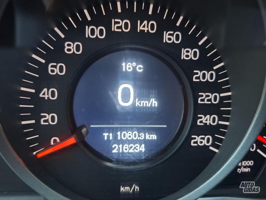 Black Volvo V60 2015 in Taurage, with an engine capacity of 2.00 L and mileage of 215 thousand km for 6699 €, photo 16 on AUTOMOTO.COM.LV