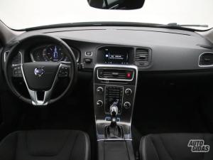 Black Volvo V60 2015 in Vilnius, with an engine capacity of 2.40 L and mileage of 260 thousand km for 9199 €, photo 3 on AUTOMOTO.COM.LV