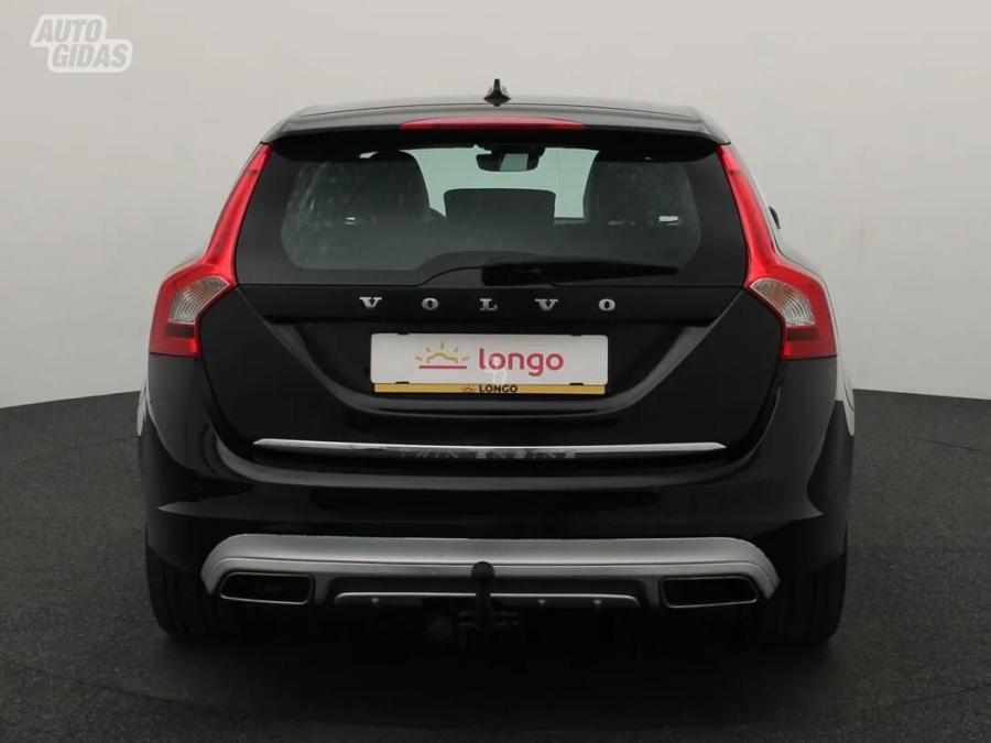 Black Volvo V60 2015 in Vilnius, with an engine capacity of 2.40 L and mileage of 260 thousand km for 9199 €, photo 6 on AUTOMOTO.COM.LV