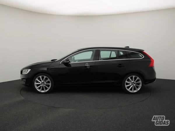 Black Volvo V60 2015 in Vilnius, with an engine capacity of 2.40 L and mileage of 260 thousand km for 9199 €, photo 6 on AUTOMOTO.COM.LV