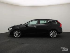 Black Volvo V60 2015 in Vilnius, with an engine capacity of 2.40 L and mileage of 260 thousand km for 9199 €, photo 7 on AUTOMOTO.COM.LV