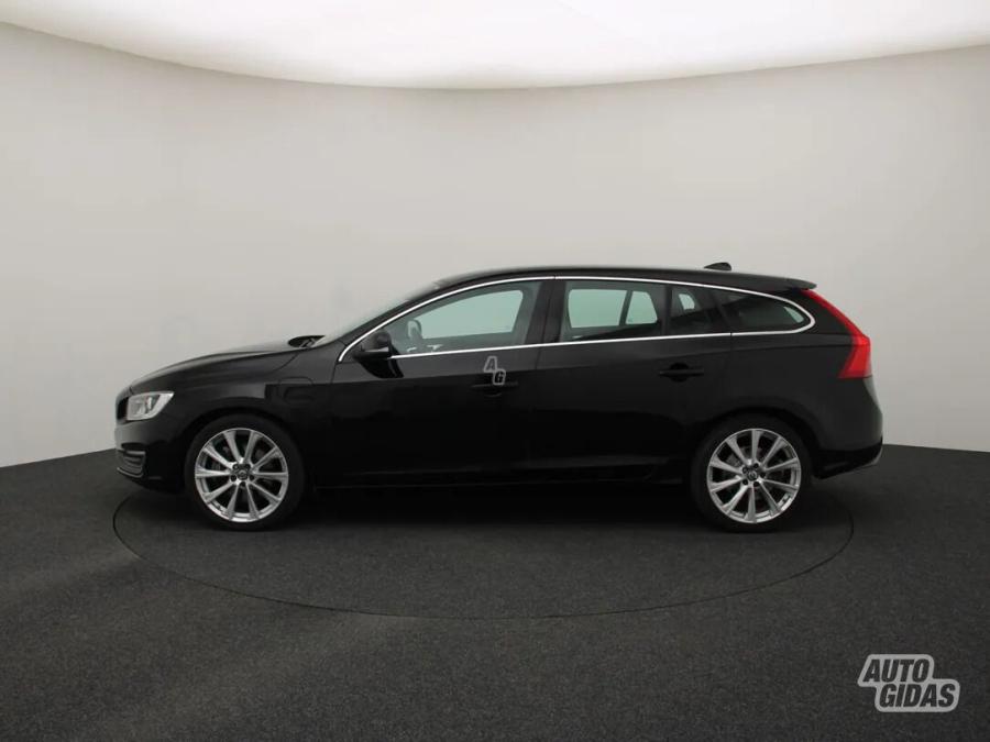 Black Volvo V60 2015 in Vilnius, with an engine capacity of 2.40 L and mileage of 260 thousand km for 9199 €, photo 7 on AUTOMOTO.COM.LV