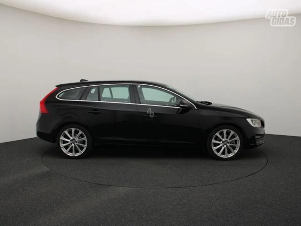 Black Volvo V60 2015 in Vilnius, with an engine capacity of 2.40 L and mileage of 260 thousand km for 9199 €, photo 9 on AUTOMOTO.COM.LV