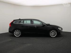 Black Volvo V60 2015 in Vilnius, with an engine capacity of 2.40 L and mileage of 260 thousand km for 9199 €, photo 10 on AUTOMOTO.COM.LV