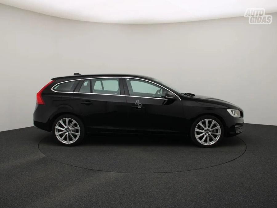 Black Volvo V60 2015 in Vilnius, with an engine capacity of 2.40 L and mileage of 260 thousand km for 9199 €, photo 10 on AUTOMOTO.COM.LV