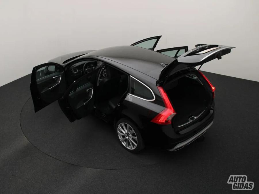 Black Volvo V60 2015 in Vilnius, with an engine capacity of 2.40 L and mileage of 260 thousand km for 9199 €, photo 14 on AUTOMOTO.COM.LV