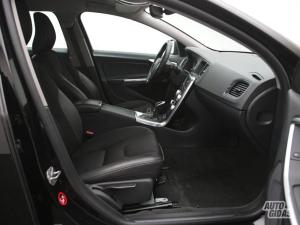 Black Volvo V60 2015 in Vilnius, with an engine capacity of 2.40 L and mileage of 260 thousand km for 9199 €, photo 15 on AUTOMOTO.COM.LV