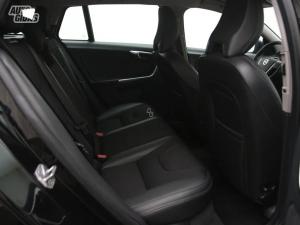 Black Volvo V60 2015 in Vilnius, with an engine capacity of 2.40 L and mileage of 260 thousand km for 9199 €, photo 16 on AUTOMOTO.COM.LV