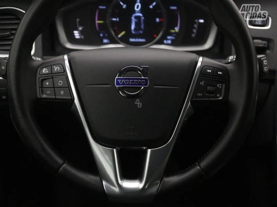 Black Volvo V60 2015 in Vilnius, with an engine capacity of 2.40 L and mileage of 260 thousand km for 9199 €, photo 19 on AUTOMOTO.COM.LV