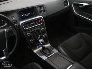 Black Volvo V60 2015 in Vilnius, with an engine capacity of 2.40 L and mileage of 260 thousand km for 9199 €, photo 22 on AUTOMOTO.COM.LV