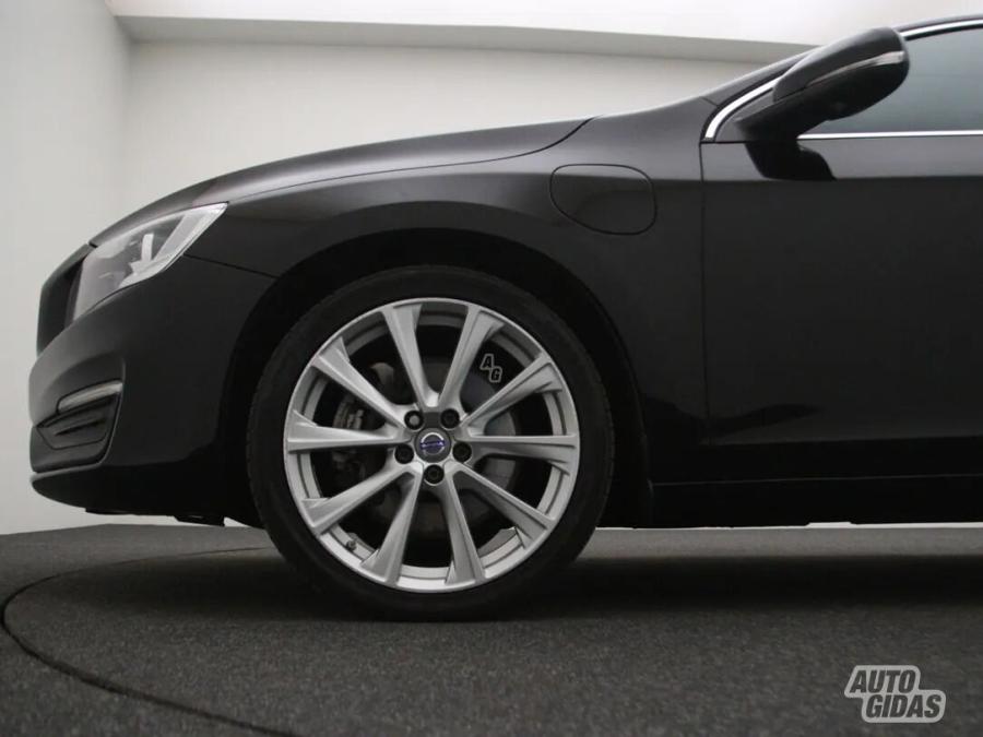 Black Volvo V60 2015 in Vilnius, with an engine capacity of 2.40 L and mileage of 260 thousand km for 9199 €, photo 29 on AUTOMOTO.COM.LV
