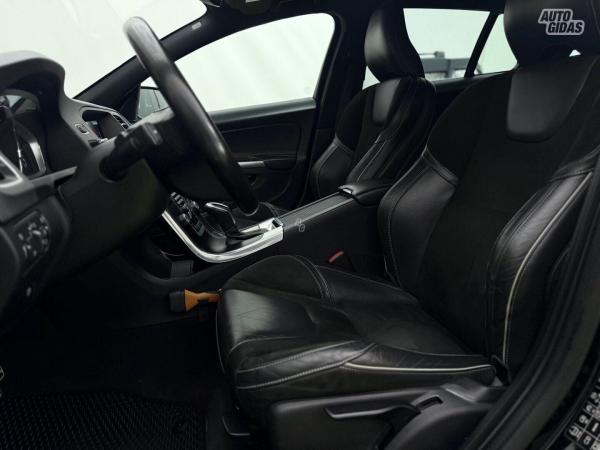 Black Volvo V60 2015 in Avizieniai, with an engine capacity of 2.00 L and mileage of 236 thousand km for 6799 €, photo 10 on AUTOMOTO.COM.LV