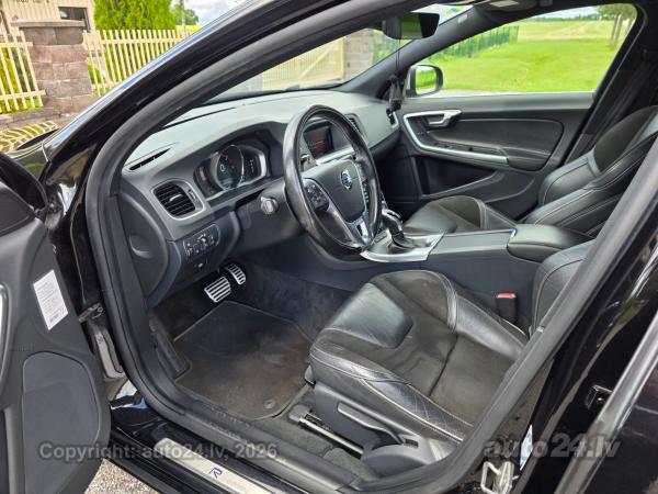 Melns Volvo V60 2015 Paide, ar dzinēja tilpumu 2.40 L un nobraukumu 292 tūkst. km par 10290 €, foto 8 vietnē AUTOMOTO.COM.LV