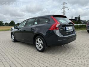 Melns Volvo V60 2015 Talsi, ar dzinēja tilpumu 1.60 L un nobraukumu 113 tūkst. km par 8700 €, foto 5 vietnē AUTOMOTO.COM.LV
