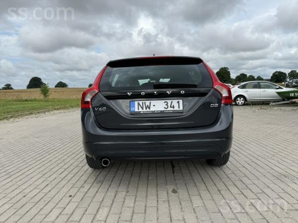 Melns Volvo V60 2015 Talsi, ar dzinēja tilpumu 1.60 L un nobraukumu 113 tūkst. km par 8700 €, foto 5 vietnē AUTOMOTO.COM.LV