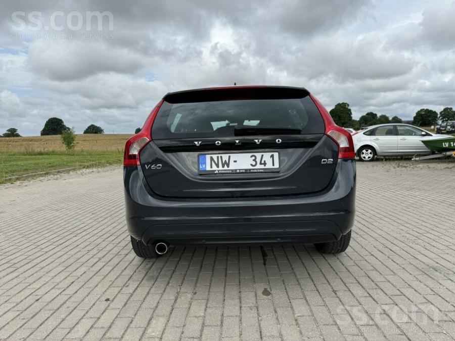 Melns Volvo V60 2015 Talsi, ar dzinēja tilpumu 1.60 L un nobraukumu 113 tūkst. km par 8700 €, foto 6 vietnē AUTOMOTO.COM.LV