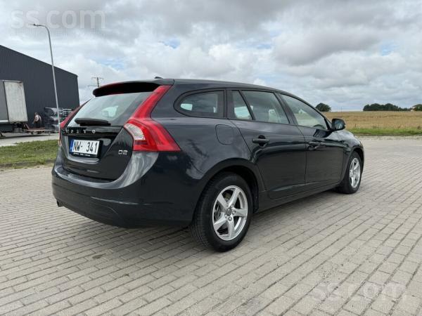 Melns Volvo V60 2015 Talsi, ar dzinēja tilpumu 1.60 L un nobraukumu 113 tūkst. km par 8700 €, foto 6 vietnē AUTOMOTO.COM.LV
