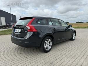 Melns Volvo V60 2015 Talsi, ar dzinēja tilpumu 1.60 L un nobraukumu 113 tūkst. km par 8700 €, foto 7 vietnē AUTOMOTO.COM.LV