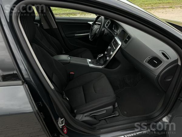 Melns Volvo V60 2015 Talsi, ar dzinēja tilpumu 1.60 L un nobraukumu 113 tūkst. km par 8700 €, foto 9 vietnē AUTOMOTO.COM.LV
