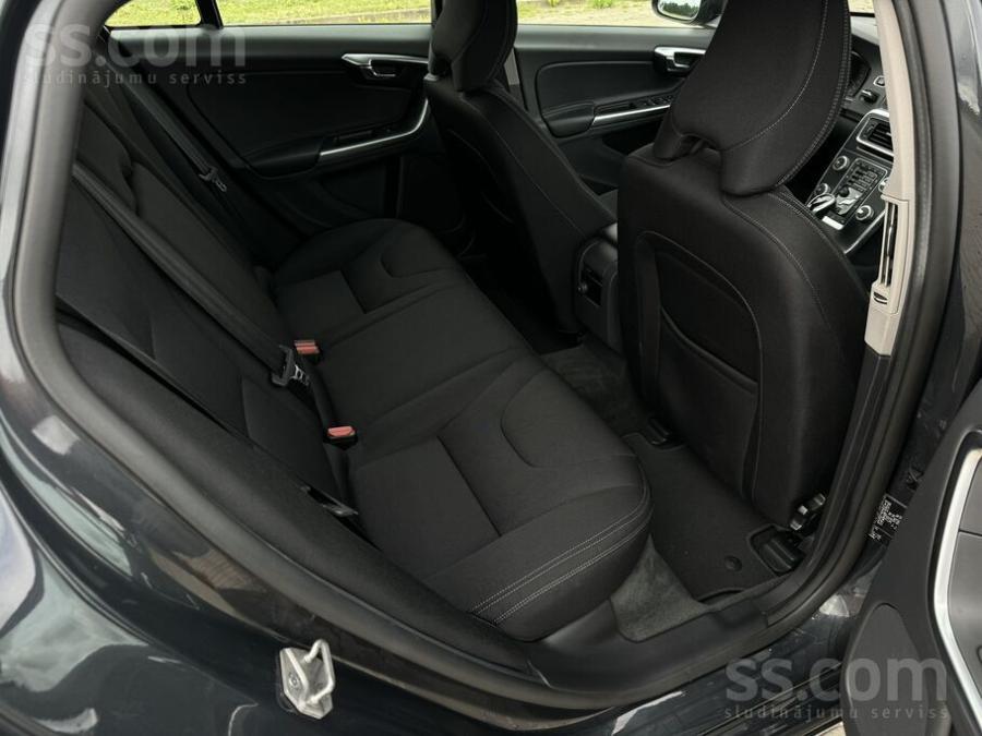 Melns Volvo V60 2015 Talsi, ar dzinēja tilpumu 1.60 L un nobraukumu 113 tūkst. km par 8700 €, foto 13 vietnē AUTOMOTO.COM.LV