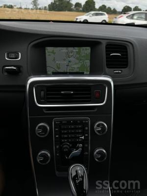 Melns Volvo V60 2015 Talsi, ar dzinēja tilpumu 1.60 L un nobraukumu 113 tūkst. km par 8700 €, foto 18 vietnē AUTOMOTO.COM.LV