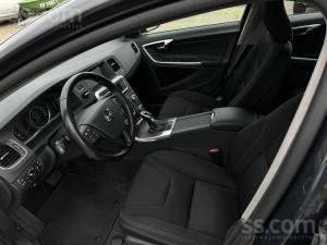 Melns Volvo V60 2015 Talsi, ar dzinēja tilpumu 1.60 L un nobraukumu 113 tūkst. km par 8700 €, foto 20 vietnē AUTOMOTO.COM.LV