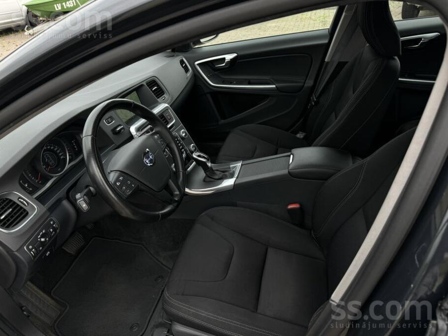 Melns Volvo V60 2015 Talsi, ar dzinēja tilpumu 1.60 L un nobraukumu 113 tūkst. km par 8700 €, foto 20 vietnē AUTOMOTO.COM.LV