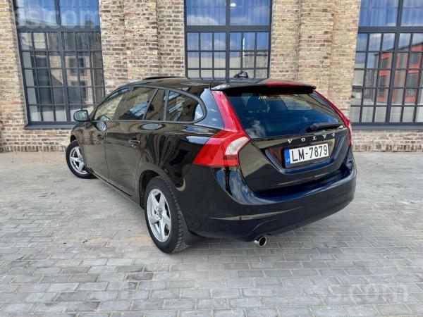 Melns Volvo V60 2015 Rīga, ar dzinēja tilpumu 2.00 L un nobraukumu 0 tūkst. km par 4900 €, foto 3 vietnē AUTOMOTO.COM.LV