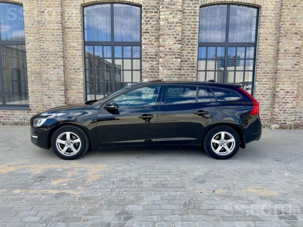 Melns Volvo V60 2015 Rīga, ar dzinēja tilpumu 2.00 L un nobraukumu 0 tūkst. km par 4900 €, foto 5 vietnē AUTOMOTO.COM.LV