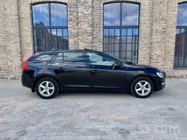 Melns Volvo V60 2015 Rīga, ar dzinēja tilpumu 2.00 L un nobraukumu 0 tūkst. km par 4900 €, foto 6 vietnē AUTOMOTO.COM.LV