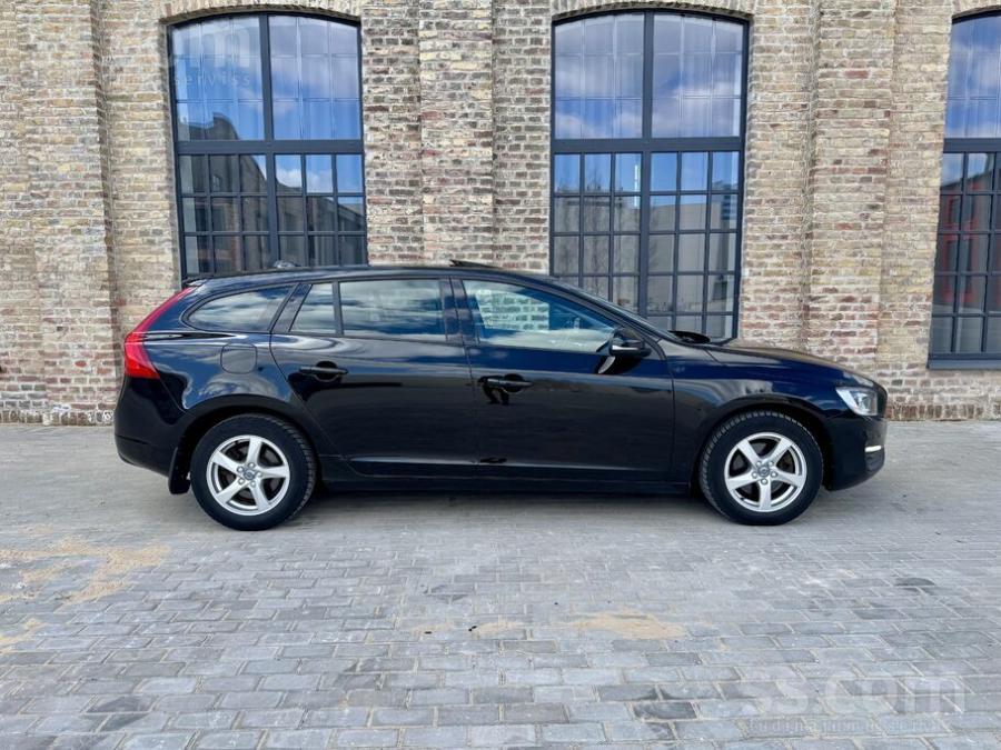 Melns Volvo V60 2015 Rīga, ar dzinēja tilpumu 2.00 L un nobraukumu 0 tūkst. km par 4900 €, foto 7 vietnē AUTOMOTO.COM.LV
