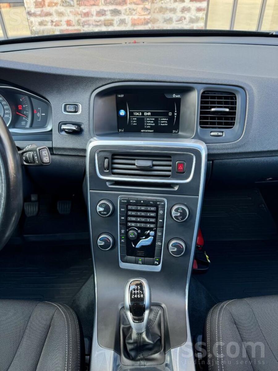 Melns Volvo V60 2015 Rīga, ar dzinēja tilpumu 2.00 L un nobraukumu 0 tūkst. km par 4900 €, foto 10 vietnē AUTOMOTO.COM.LV